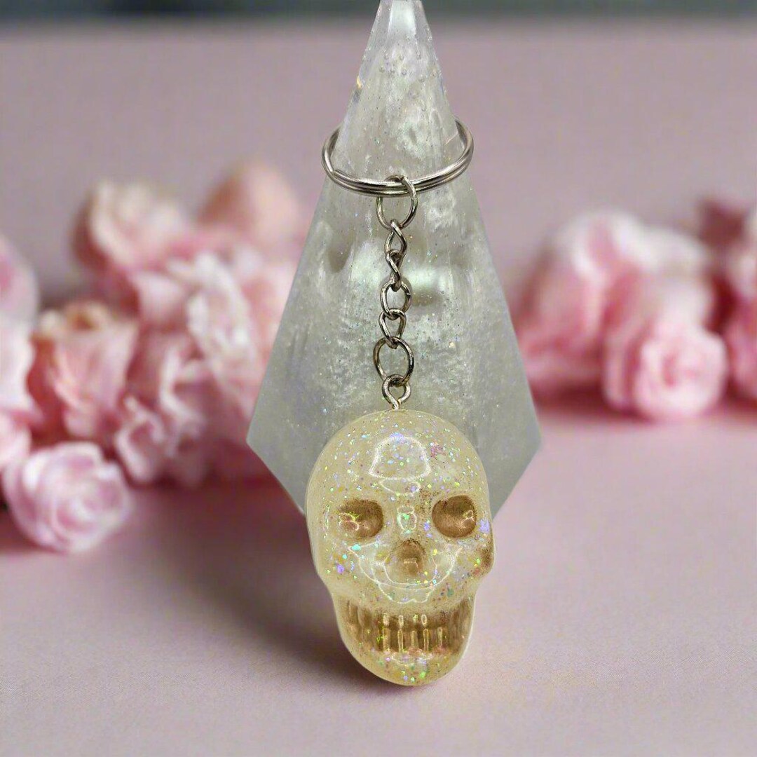Spooky Skull Glow-in-the-dark Keychain, Cute Skeleton Accessory, Kawaii ...