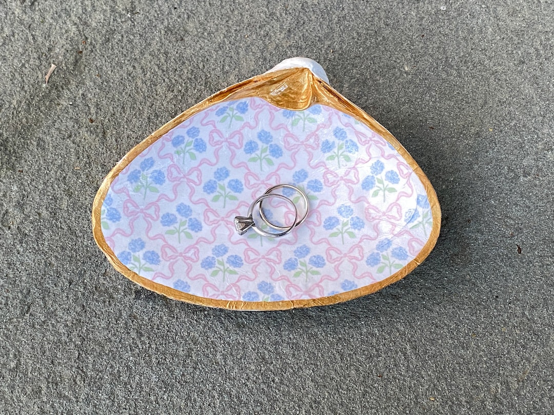 Large Gold Rimmed Preppy Grandmillenial Style Hydrangea Decoupage ...