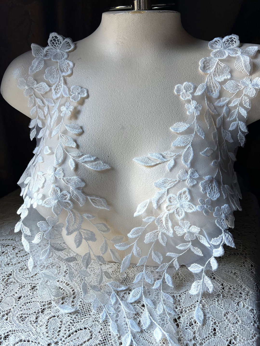 Light Ivory Leaf Vine Applique Pair: Embroidered Rayon Lace (18"l X 7"w ...