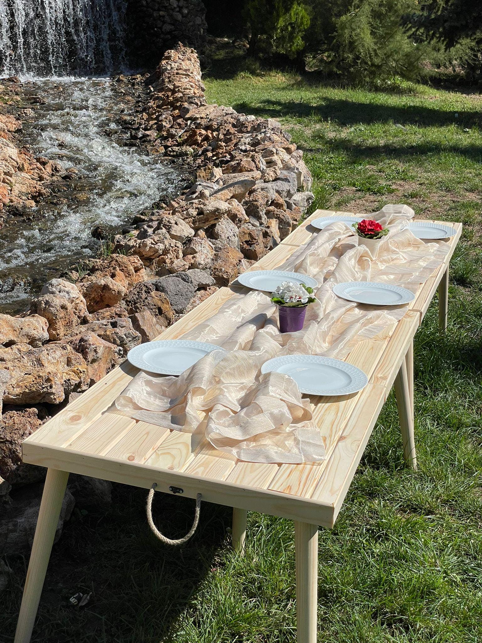 Low foldable picnic table store