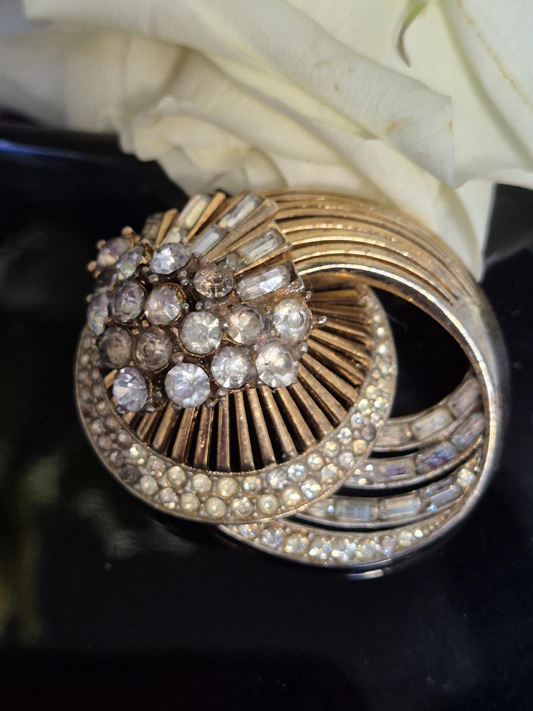 Vintage 1960s, Raised Pin Wheel Brooch, Gold Tone With Round and Long ...