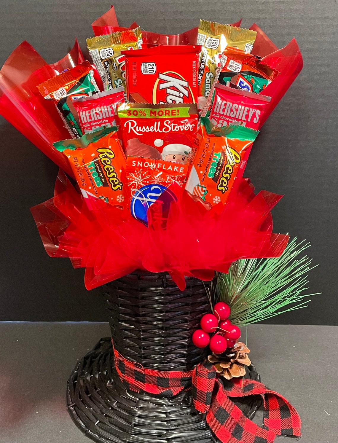 Christmas Candy Bar Arrangement, Holiday Candy Gift - Etsy
