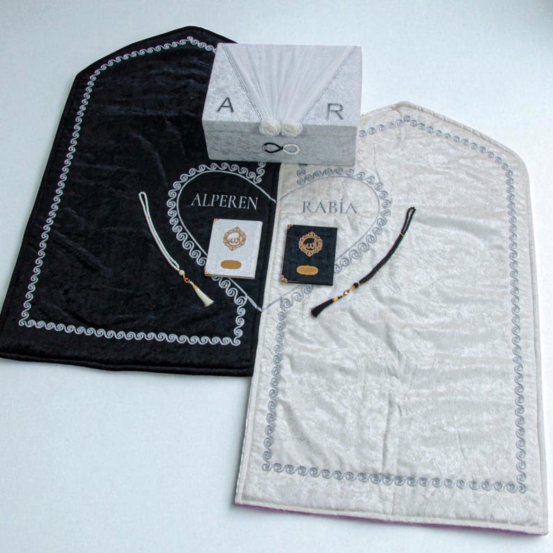 Personalized Couple Prayer Mat Set With Yaseen Books, Pearl Prayer ...