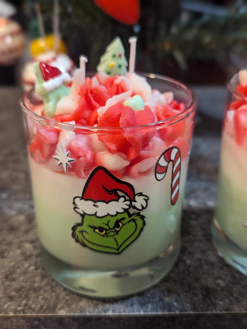 Grinch Christmas Tree Candle, Candy Cane Hearts, 10oz Soy Wax - Etsy
