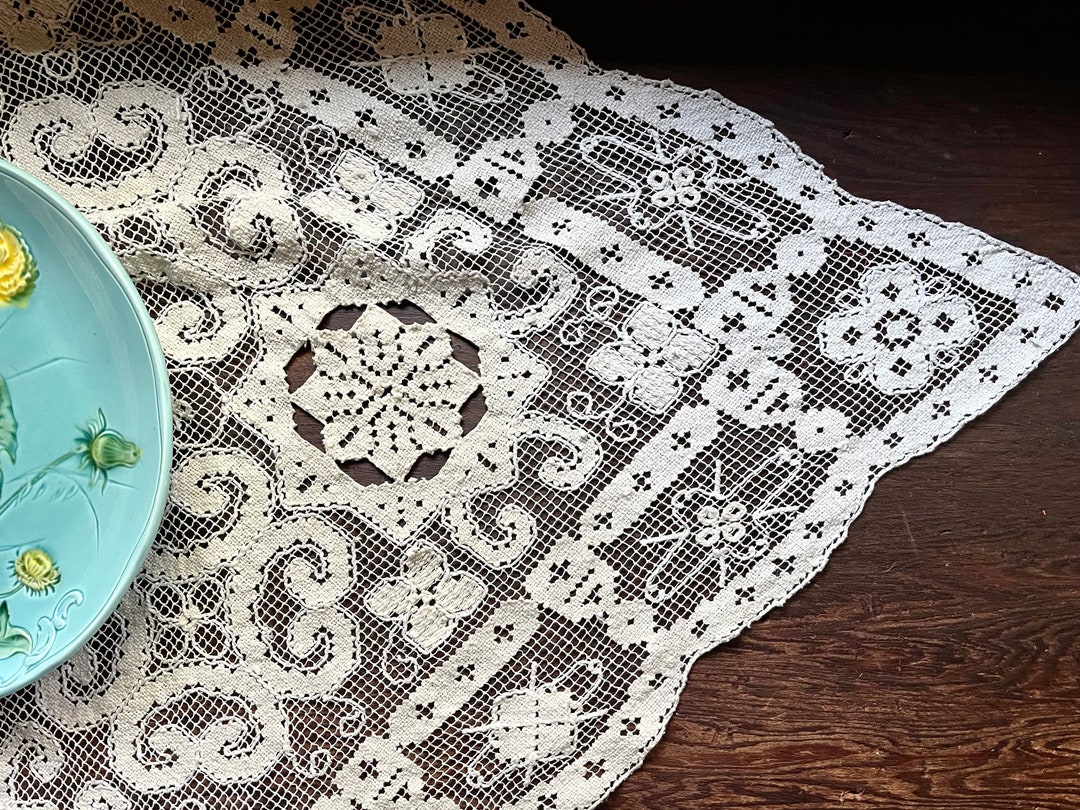 Antique Mondano Lace Tablecloth Hand Knotted Net and Embroidered ...