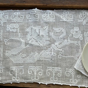 Italian Needlework Placemats in Deruta Hand Embroidery on Linen Set/4 ...