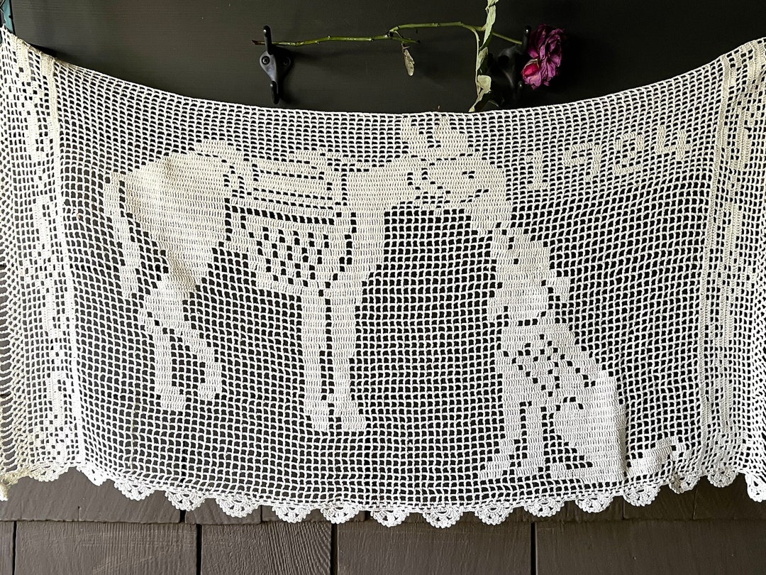 Crocheted Lace Banner/valance With Horse and Dog Motifs 1924 in Cotton ...