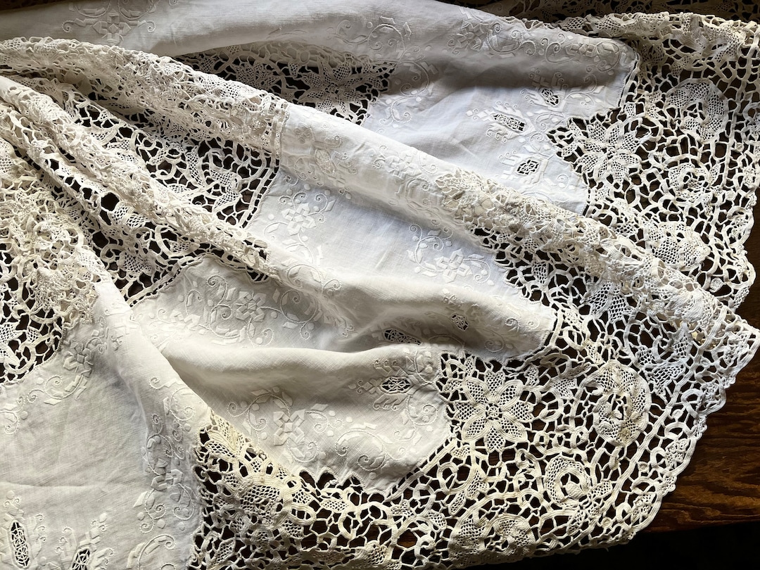 Linen Tablecloth With Point De Venise Handmade Lace Italian Embroidery ...