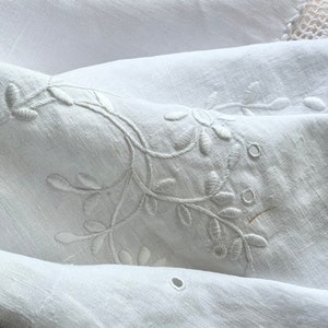 Vintage French Table Topper in White Linen Crochet and Embroidery 36 ...