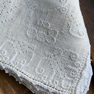 Italian Needlework Placemats in Deruta Hand Embroidery on Linen Set/4 ...