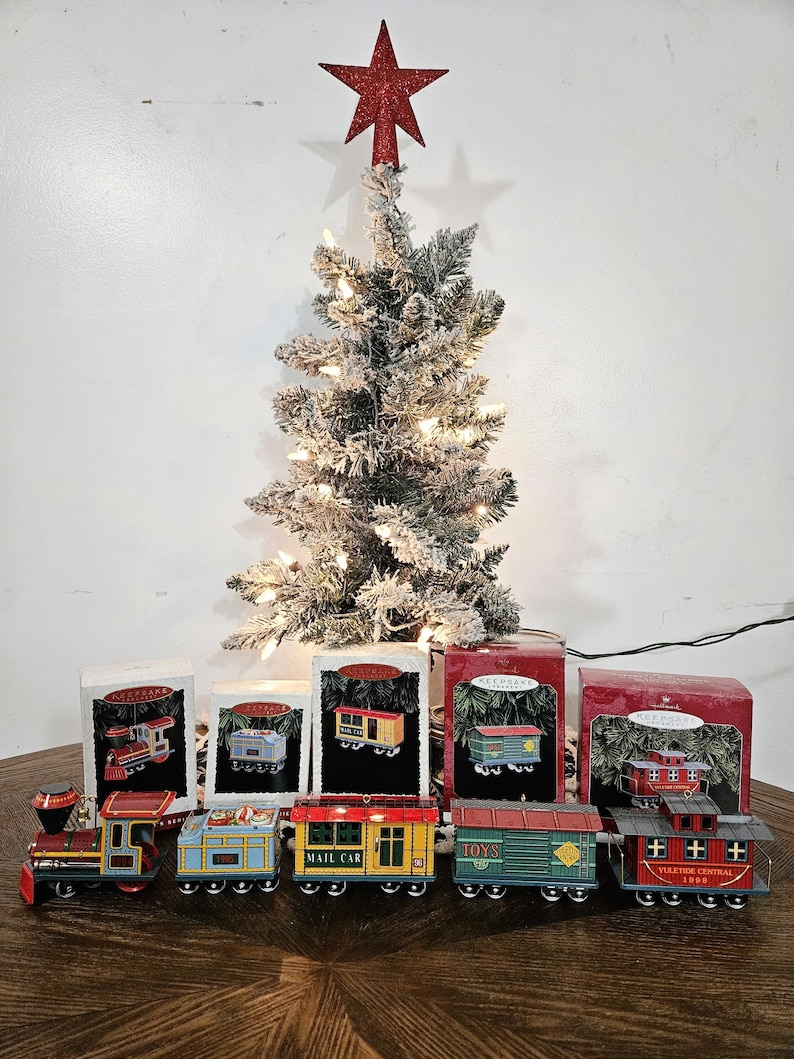 Hallmark Yuletide Central Tin Train Set (1994–1998) – Complete 5-piece ...