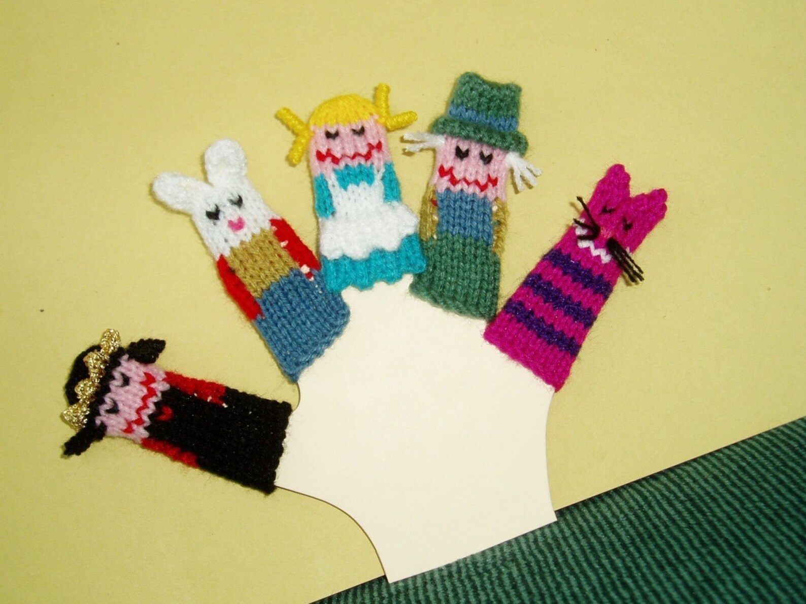 Alice in Wonderland Finger Puppet Set (includes 10 Finger Puppets. Also ...