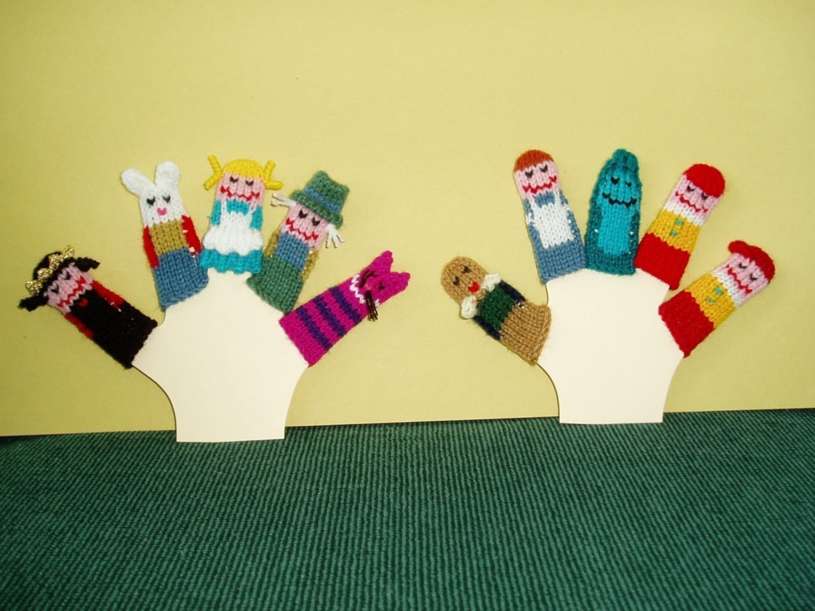 Alice in Wonderland Finger Puppet Set (includes 10 Finger Puppets. Also ...