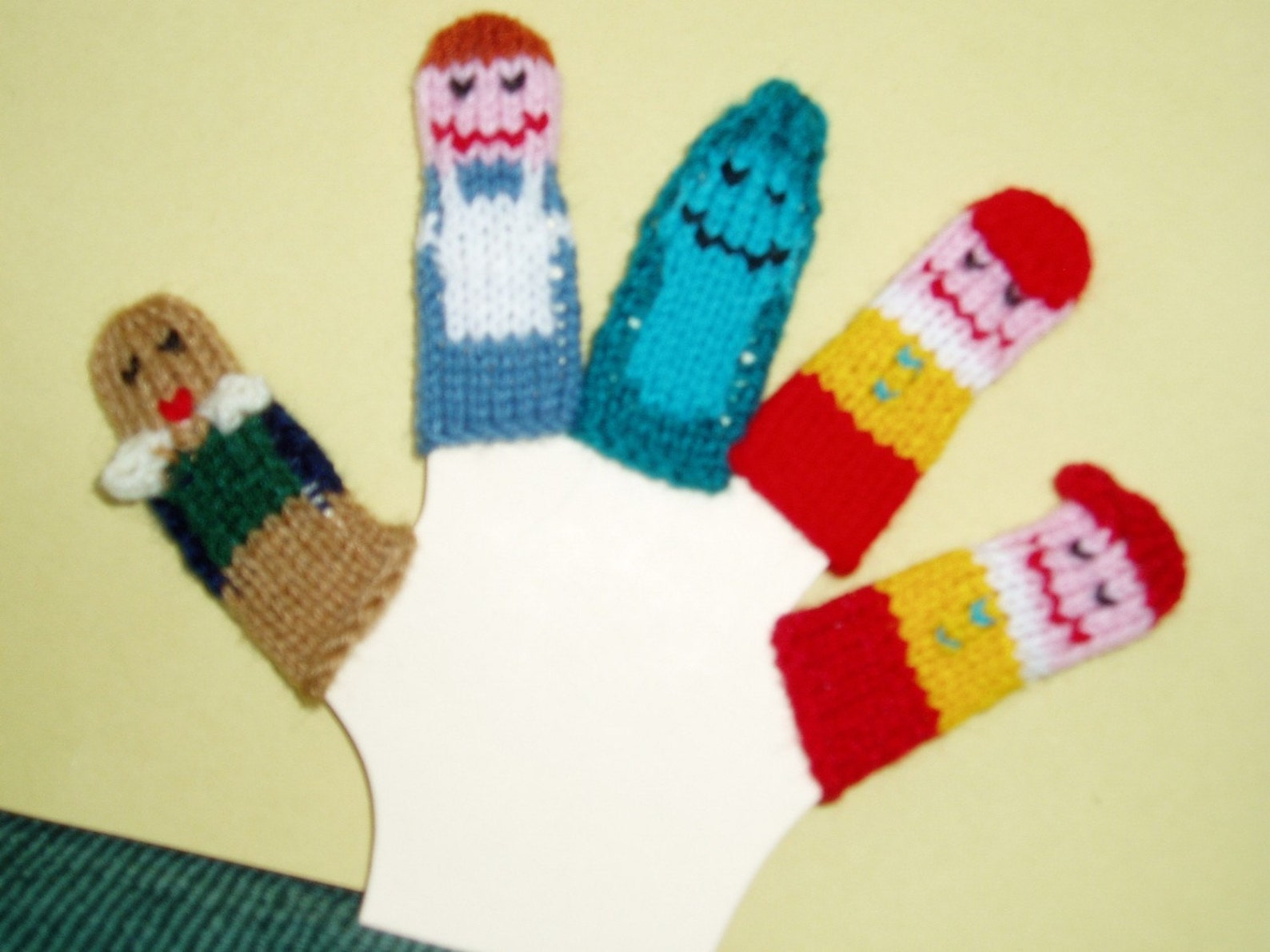 Alice in Wonderland Finger Puppet Set (includes 10 Finger Puppets. Also ...