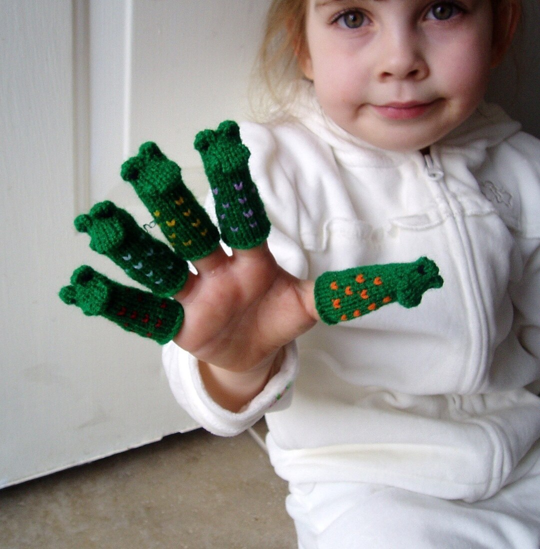 Five Little Speckled Frogs Finger Puppet Set. (includes 5 Different ...