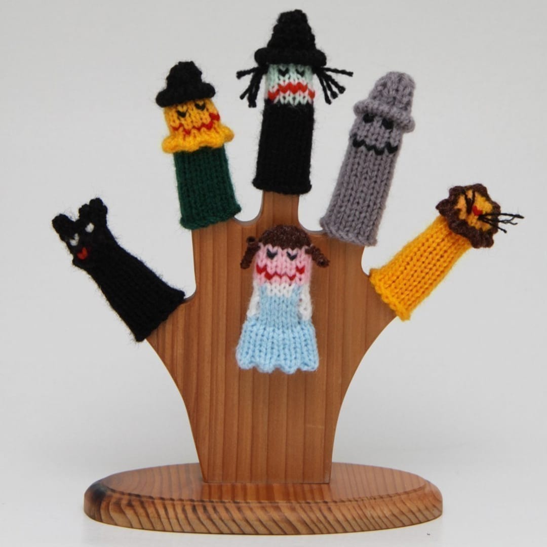 Wizard of Oz Finger Puppet Set (includes Dorothy, Toto, Scarecrow ...
