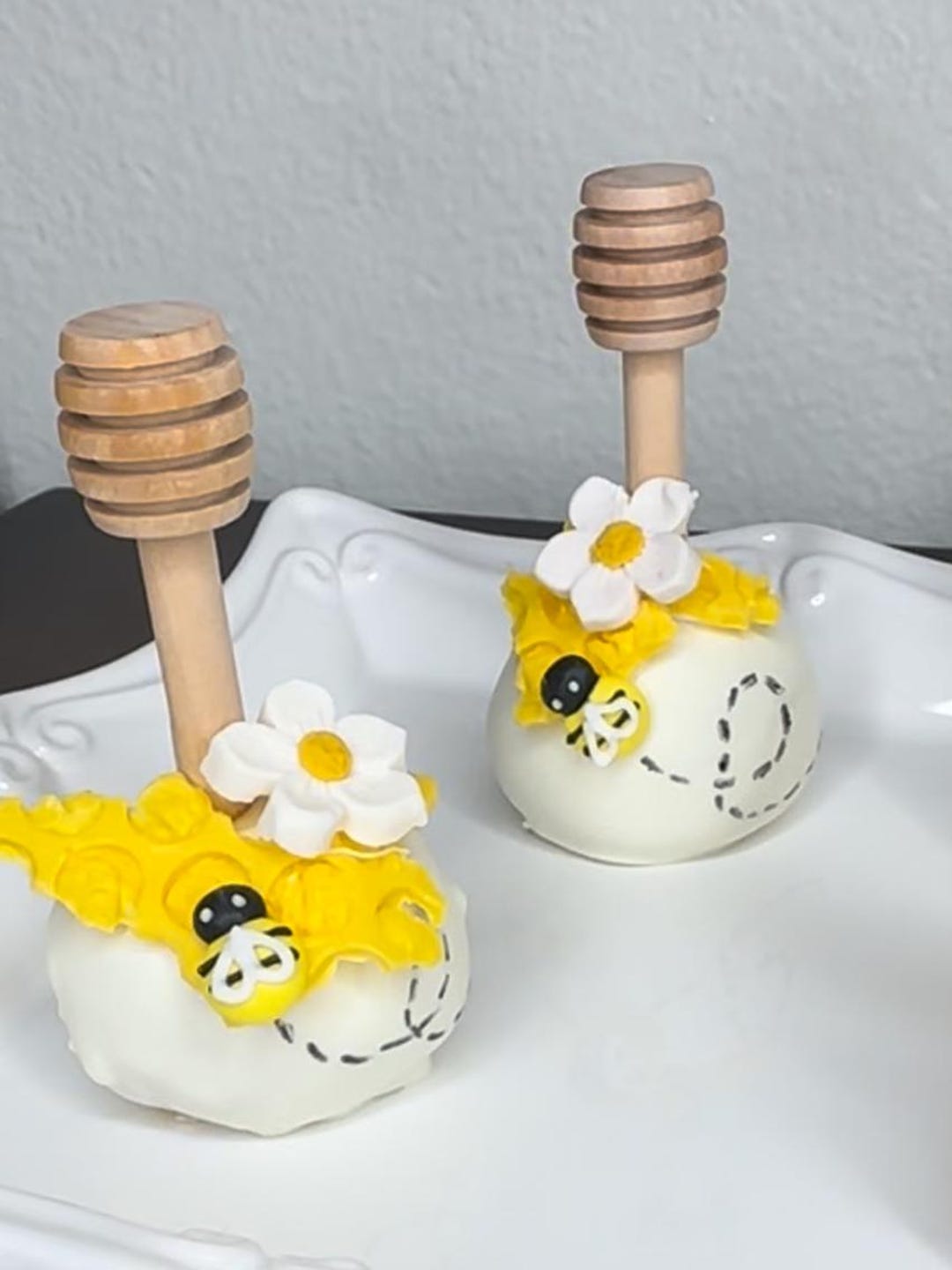 Honey Bee Themed Cake Pops| Bee Cake Pops| Mommy to Be Cake Pops| Baby Shower Bee Themed Cake ...