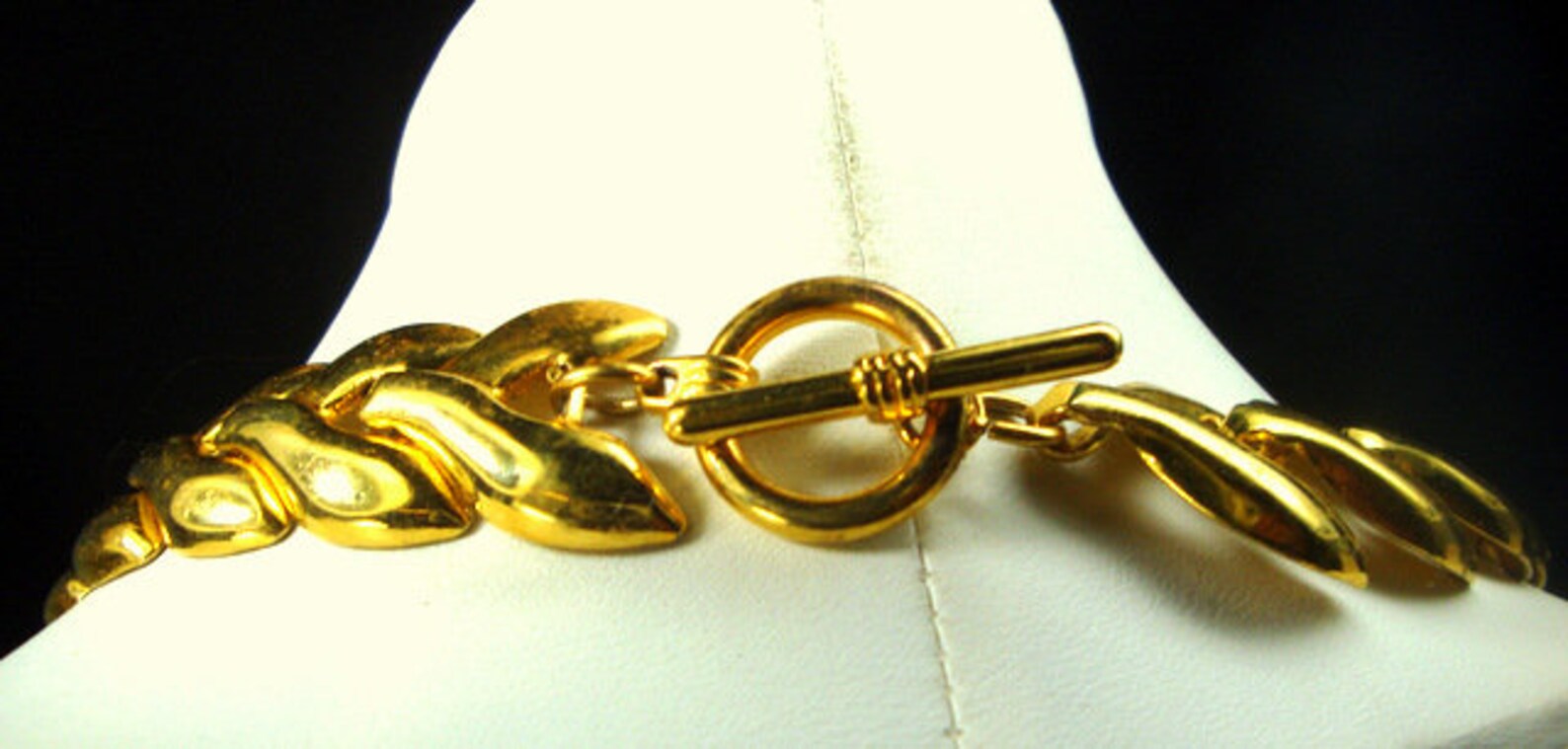 Shiny Gold VEE Leaves Link Necklace, Timeless Circlet of Golden Links ...