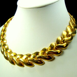 Shiny Gold VEE Leaves Link Necklace, Timeless Circlet of Golden Links ...