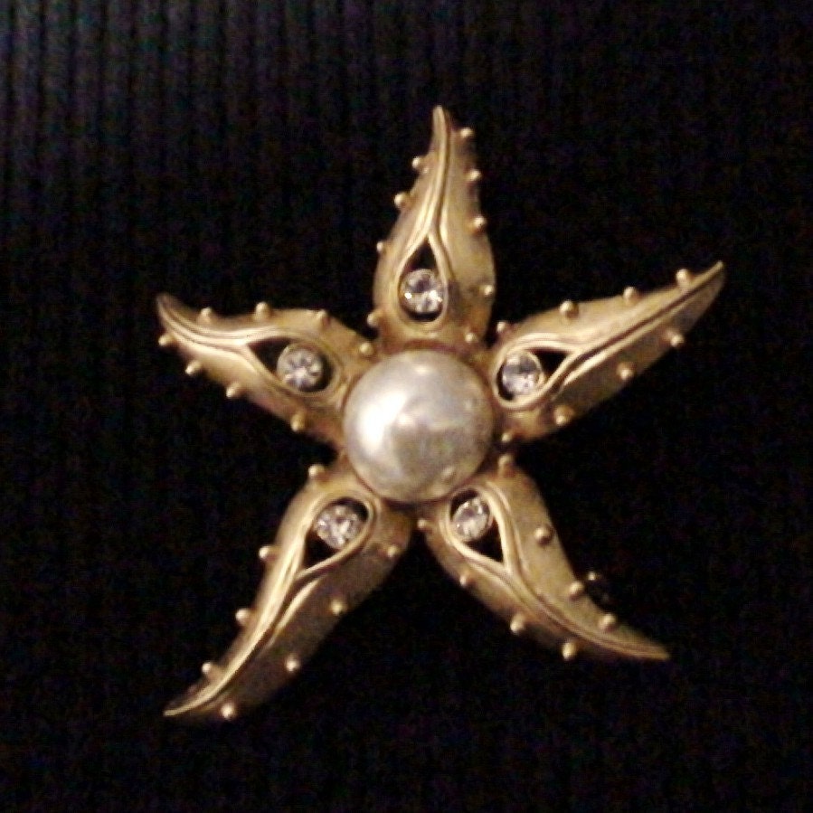Vintage Star Brooch.Starfish.PIN.Pearl center with White Rhinestones.Goldtone.Unused 1980s Etsy