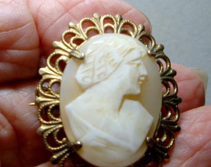 Real Shell Cameo Brooch, Goldtone Filigree, 1960s Vintage Pin - Etsy