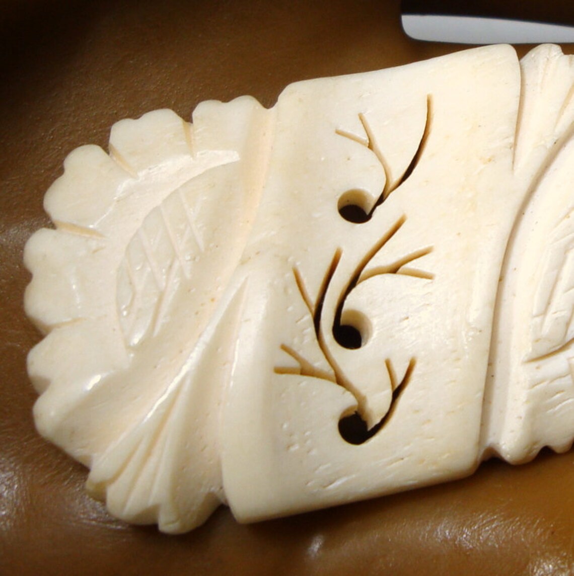 Oxbone Art Deco Style Pin Hand Carved & Pierced Classic 1950s - Etsy