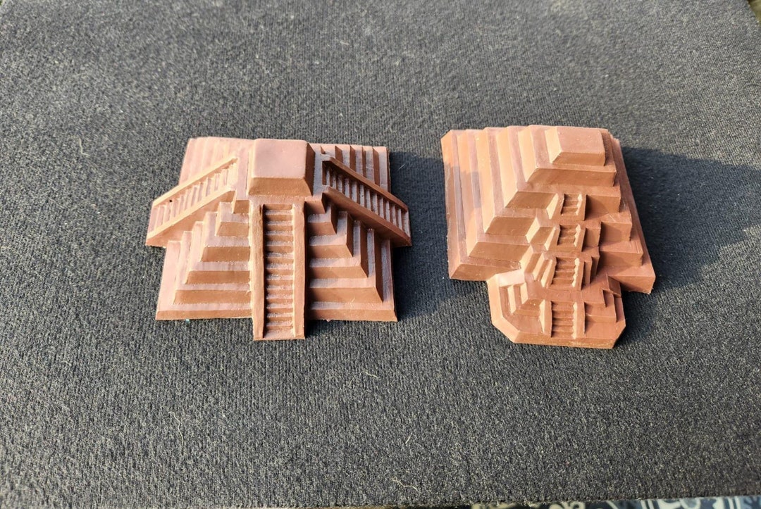 Two Aztec Maya Plastic Pyramids Teotihuacan Moon Pyramid & Maya ...