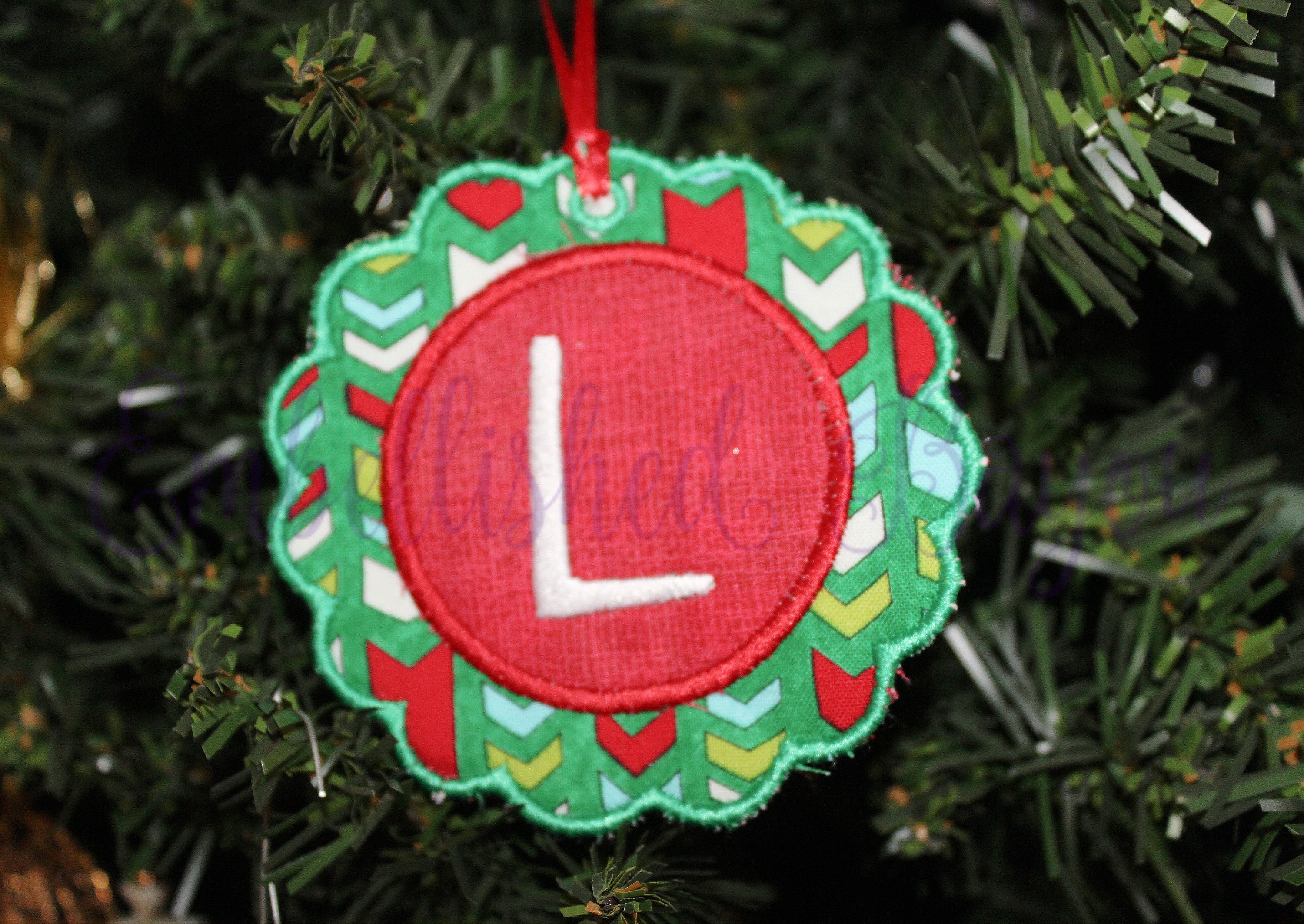 Circle Initial L Christmas