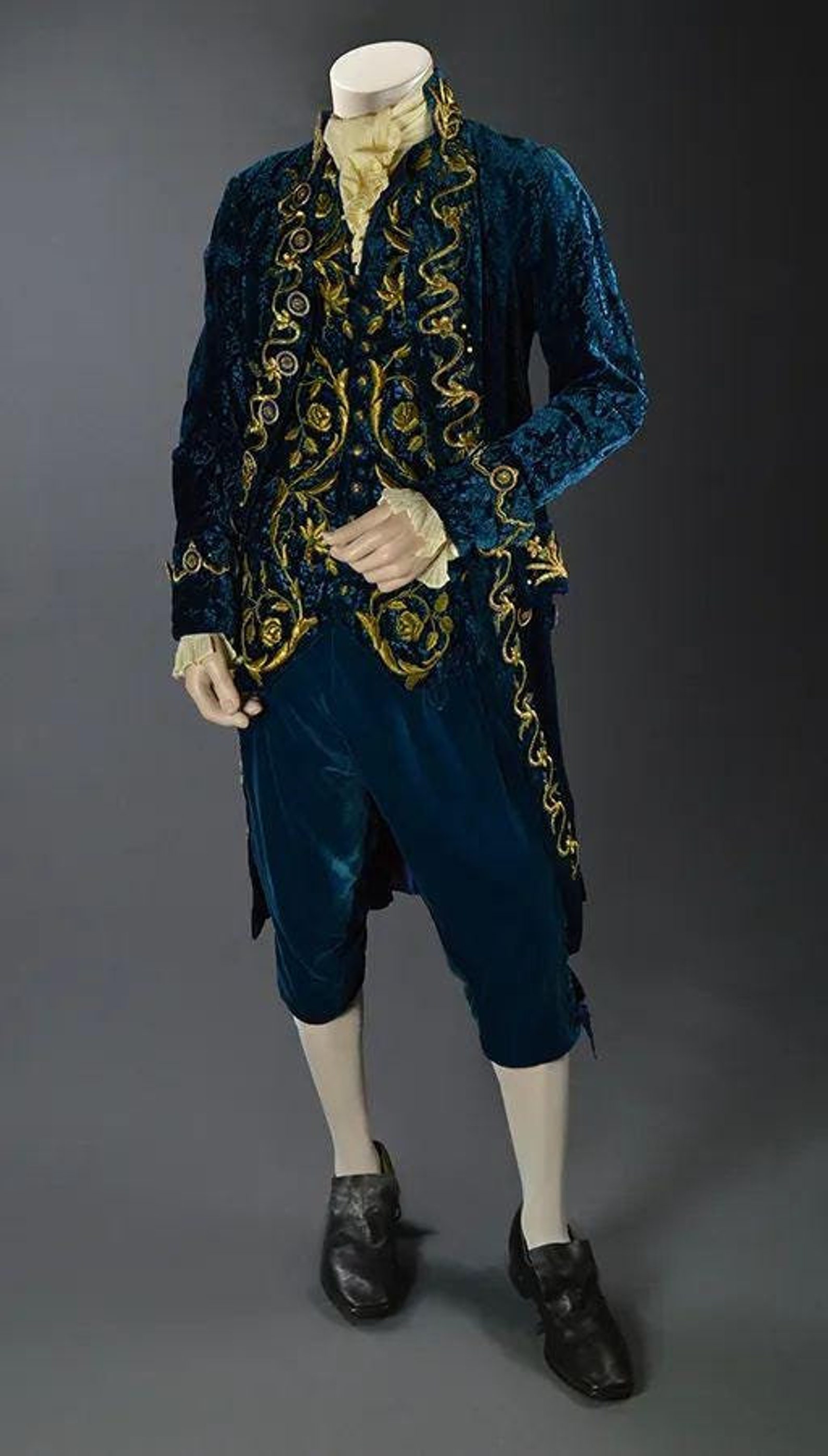 Men Blue Customized Rococo Fashion Costume Intricate French Embroidery ...