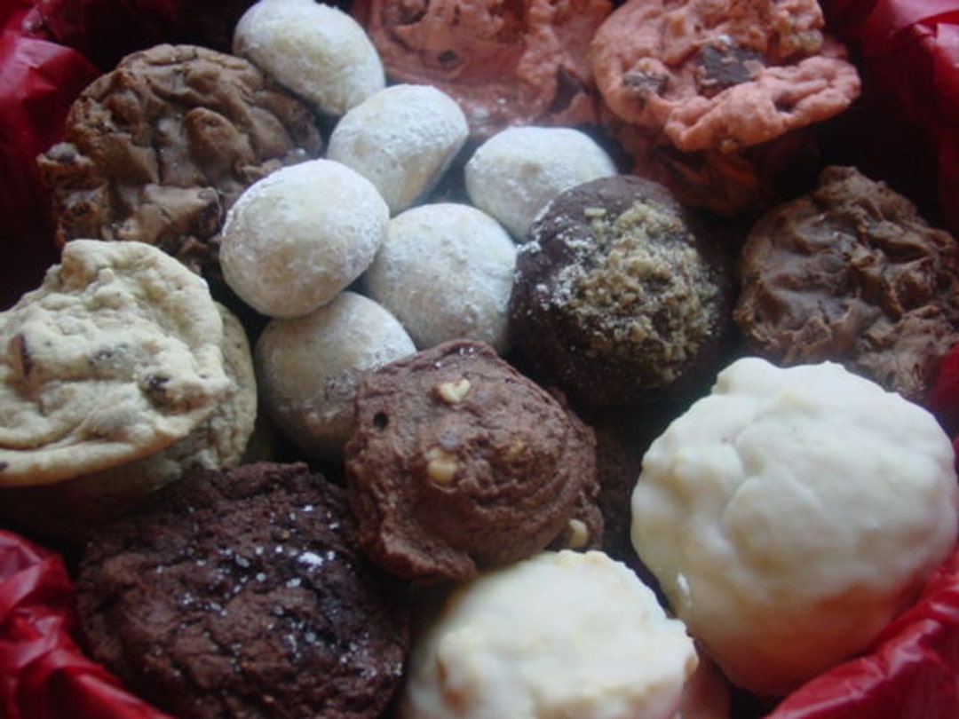 5 Lb Tin of Assorted Cookies (cookie Tins Will Vary) - Etsy