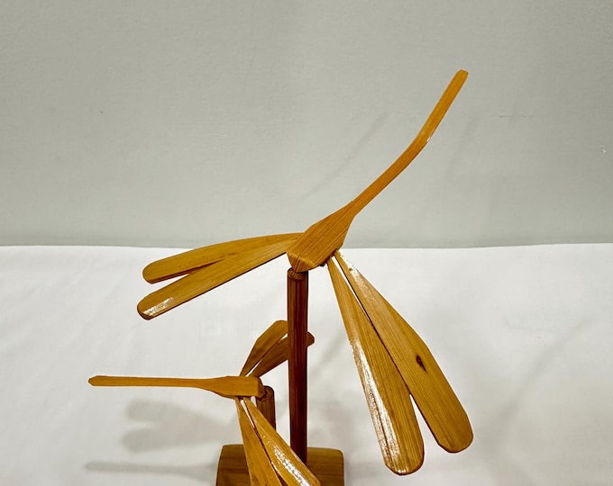 Handmade Realistic Wooden Dragonfly – Self Balancing Dragonfly ...