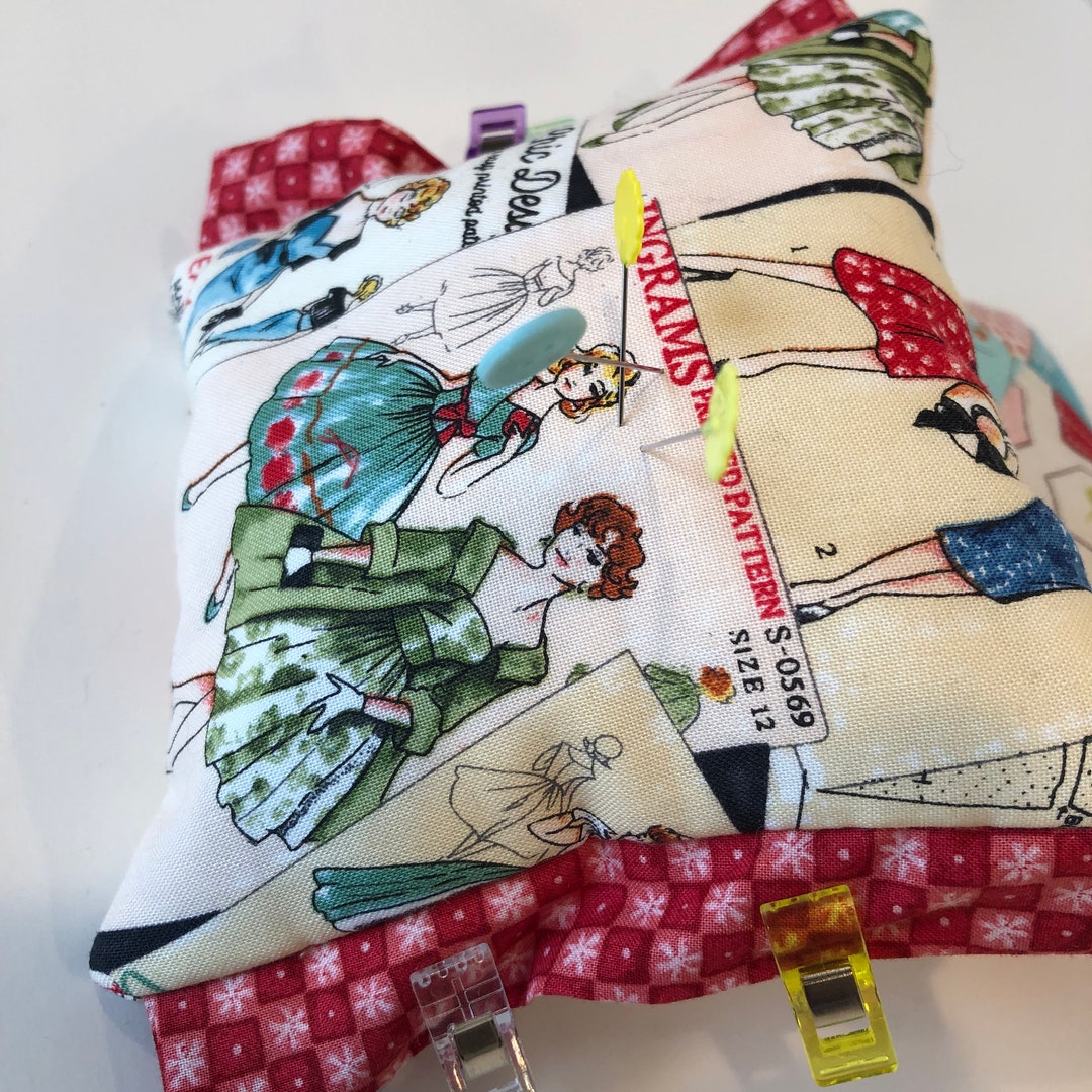 VINTAGE PIN Cushion--sewing Quilting-- Retro Fabric Pincushion-- Gift ...