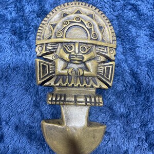 Symbol of Peruvian Medicine, the Magic of the Tumi Meaning in Every Cut ...