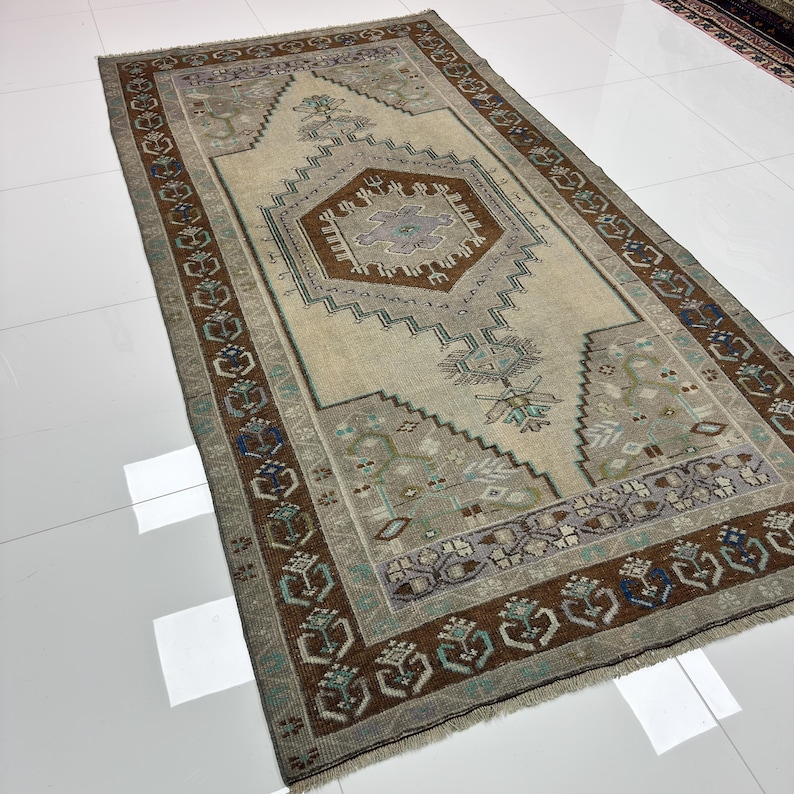 Brown Ivory Vintage Turkish Rug 4x8 Soft Wool With Lilac Medallion ...