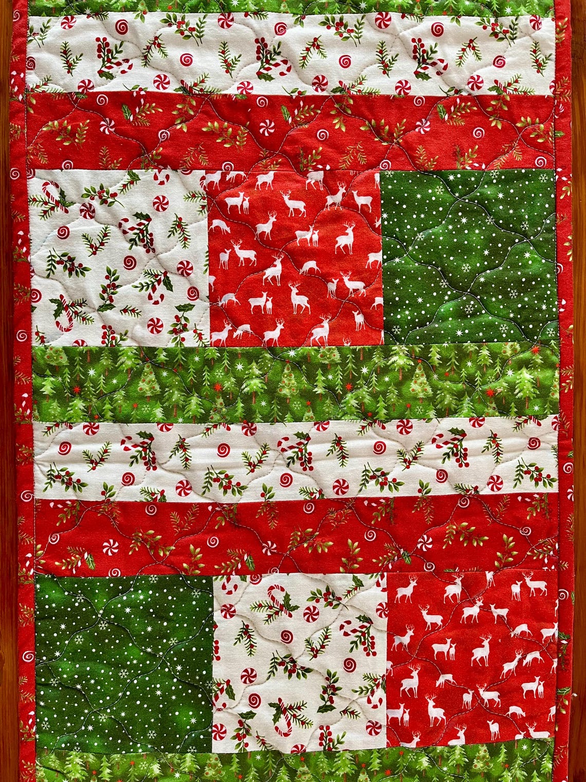 Quilted Christmas Table Runner, Patchwork Holiday Table Decor, Festive ...