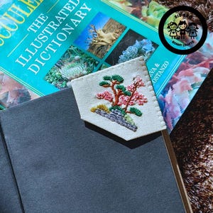 Personalized Hand Embroidered Corner Bookmark, Book Corner Decoration ...