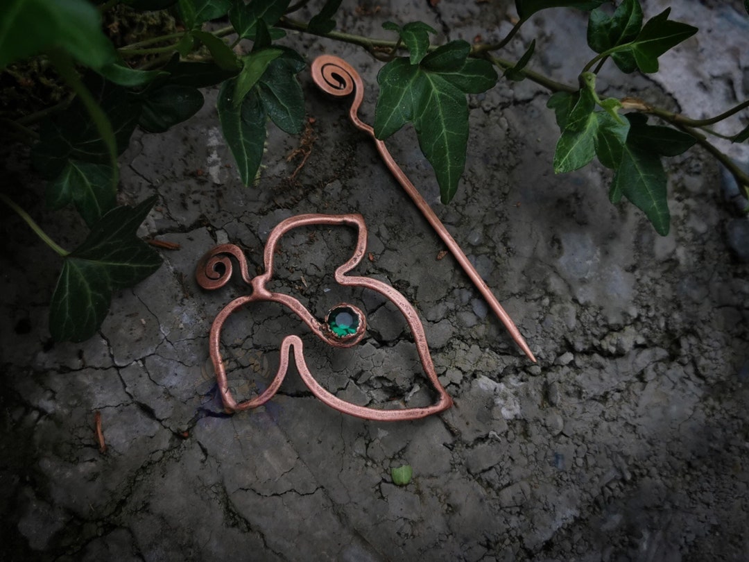 Copper Ivy Leaf Brooch: Emerald Green Crystal, Elven Hairpin - Etsy