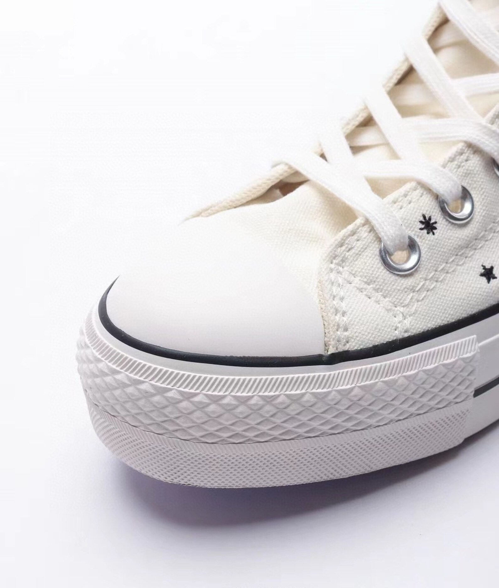 Custom White High-top Converse for Women Hand-embroidered Star Design ...