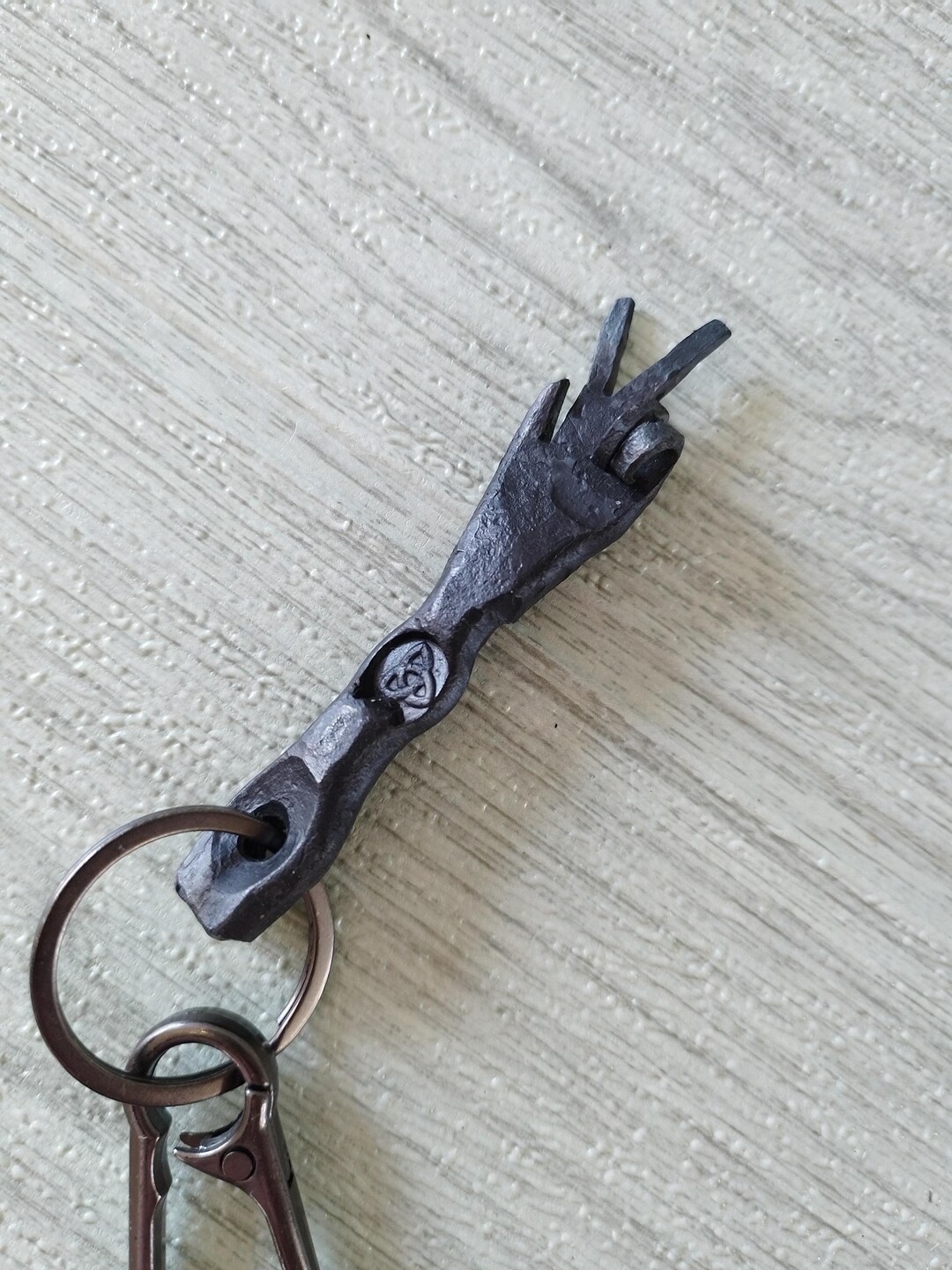 Handcrafted Keychain, Peace Hand Symbol Keyring, Metal Peace Sign ...