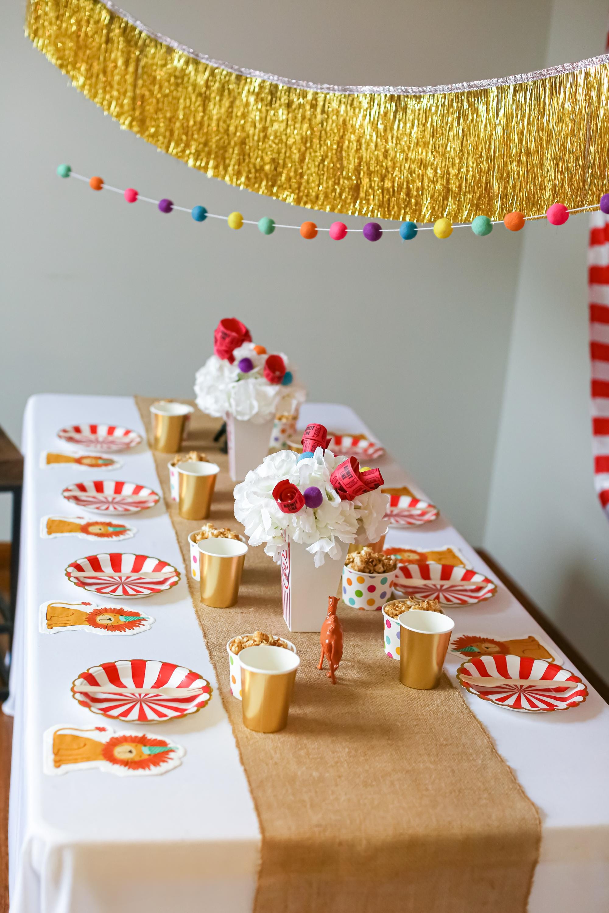 Circus Party Decoration Kit: Animals, Banners, Table Runner - Etsy