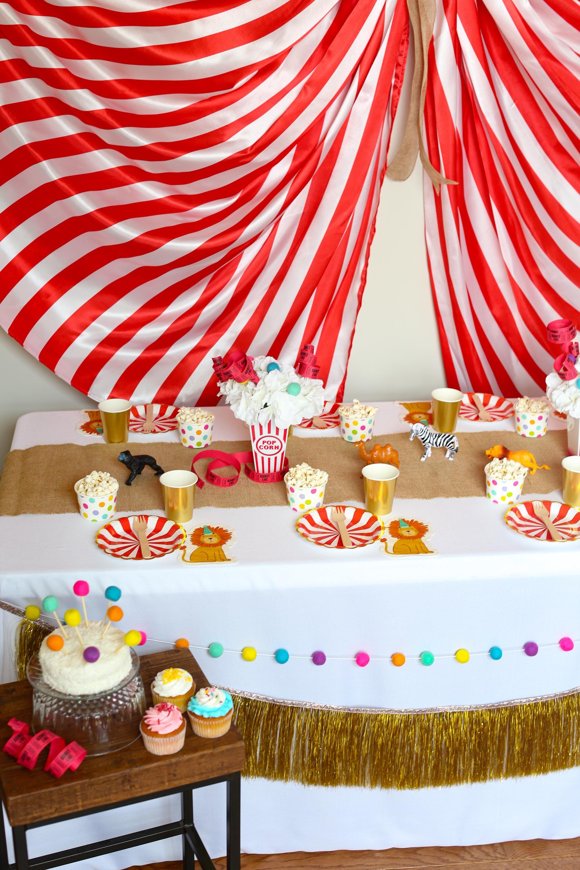 Circus Party Decoration Kit: Animals, Banners, Table Runner - Etsy