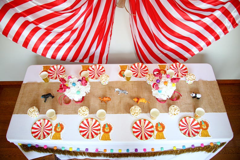 Circus Party Decoration Kit: Animals, Banners, Table Runner - Etsy
