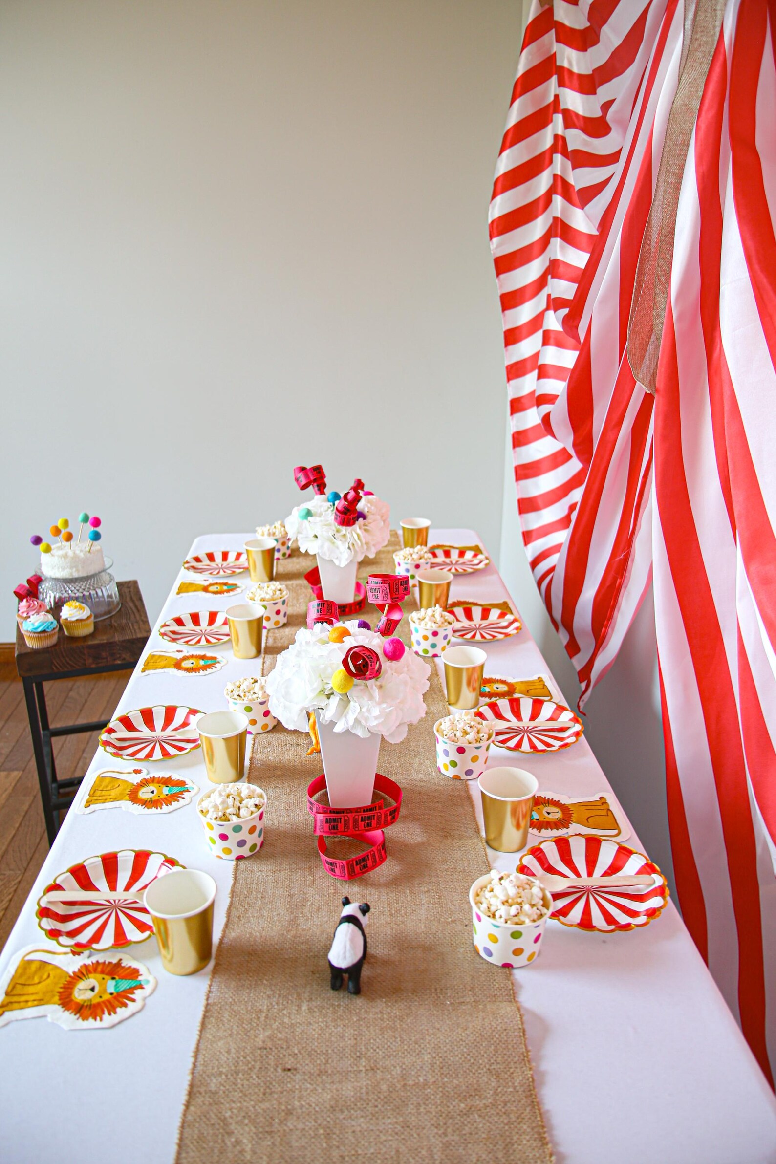 Circus Party Decoration Kit: Animals, Banners, Table Runner - Etsy