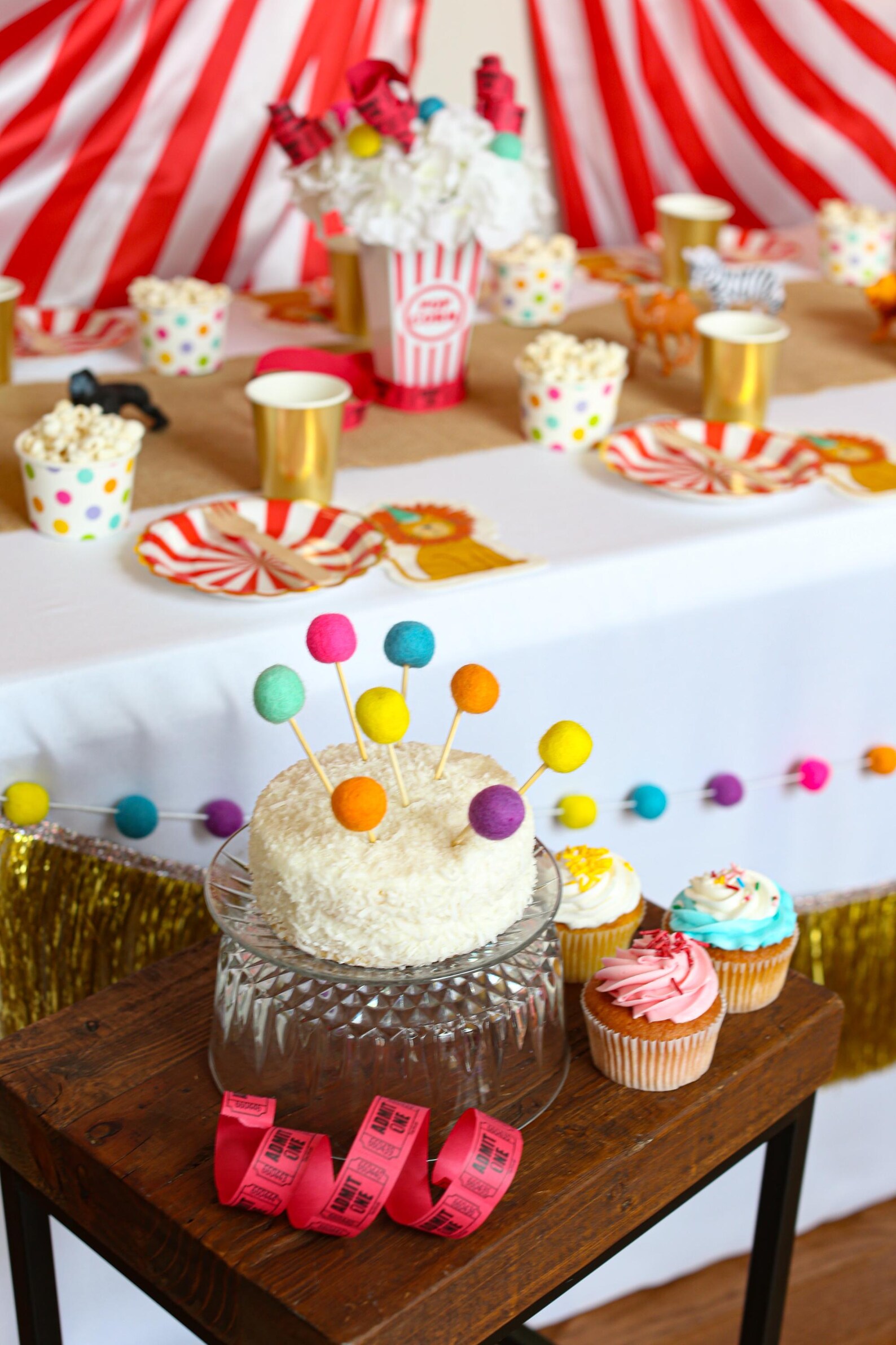 Circus Party Decoration Kit: Animals, Banners, Table Runner - Etsy