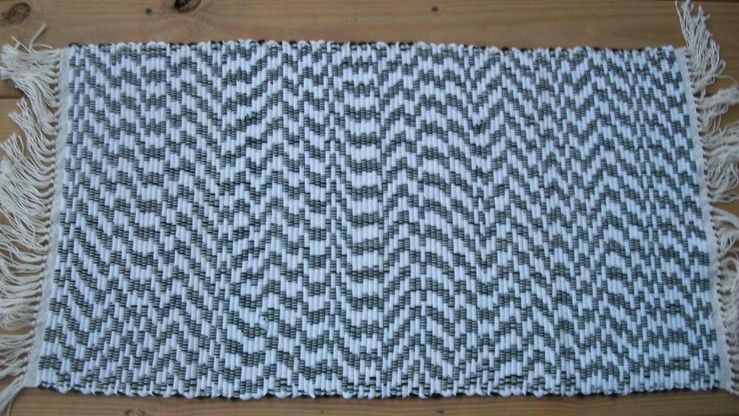 Amish hand made rugs.Hand loomed rugs. Black and white rugs. | Etsy