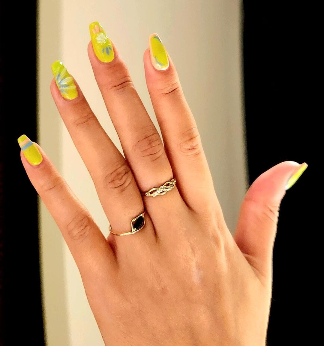 Neon Press on Nail W/ 3D Art - Etsy