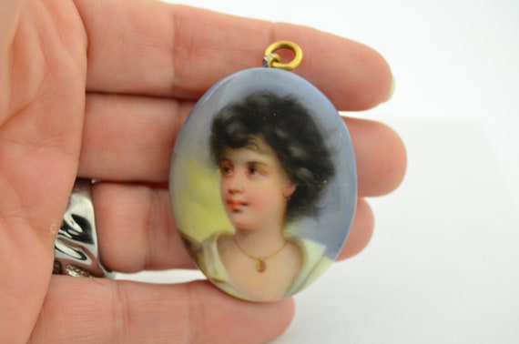 Victorian Porcelain & 9K Locket Hand Painted Gypsy Po… - Gem