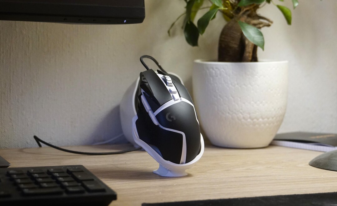 Custom Mouse Holder for G502 and G502 SE – Sleek and Minimalist Desk ...
