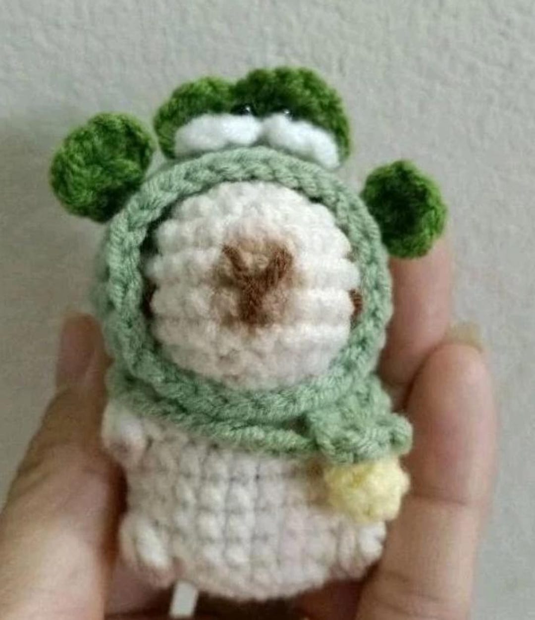 Cappybara Wearing a Snakehead and Clownfish Hat Keychain, Key Chain ...