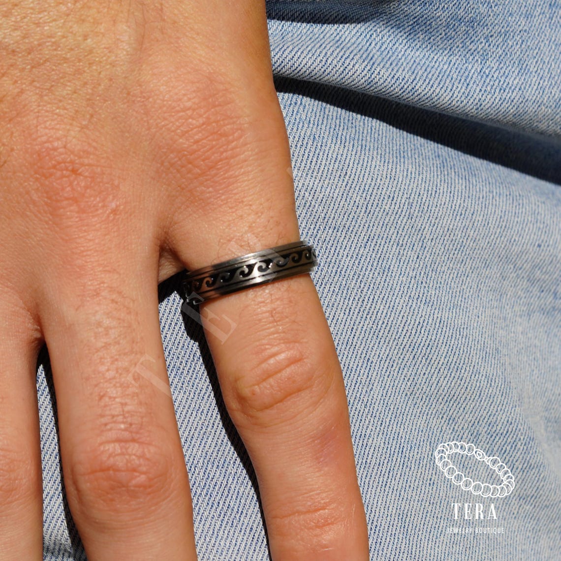 Wave Pattern Spinner Ring - Wave Spinner Ring, Engraved Wave Ring ...